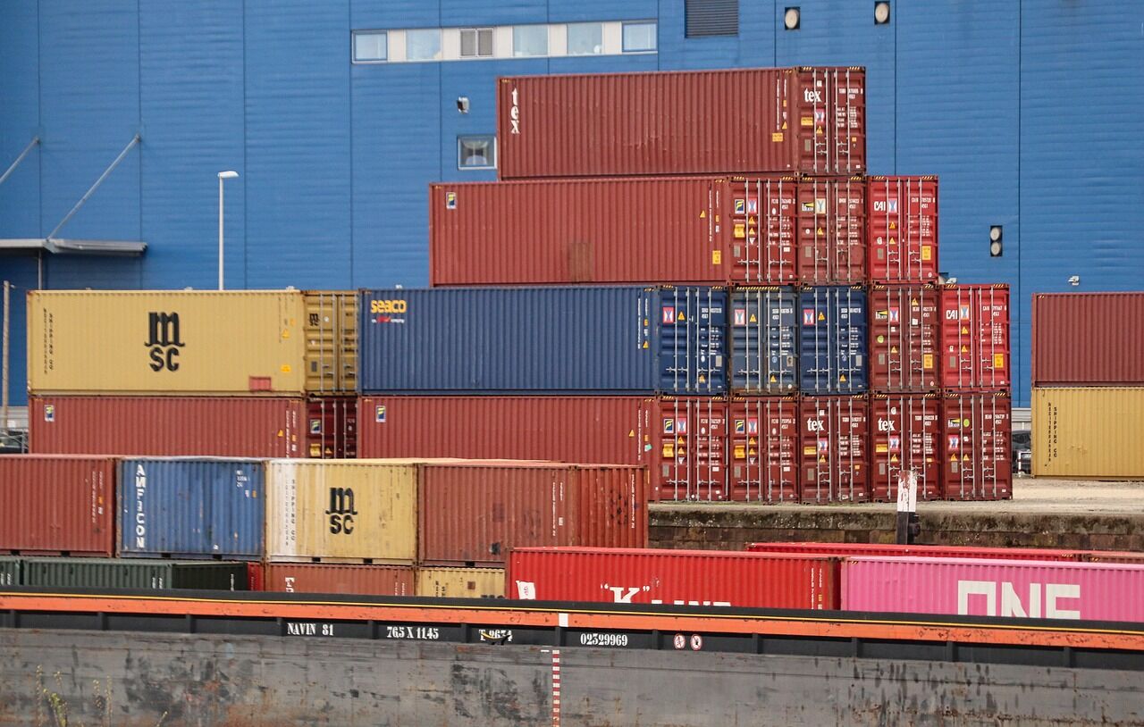 Docker Containers: Simplifying Deployment and Scaling Docker Containers: Simplifying Deployment and Scaling